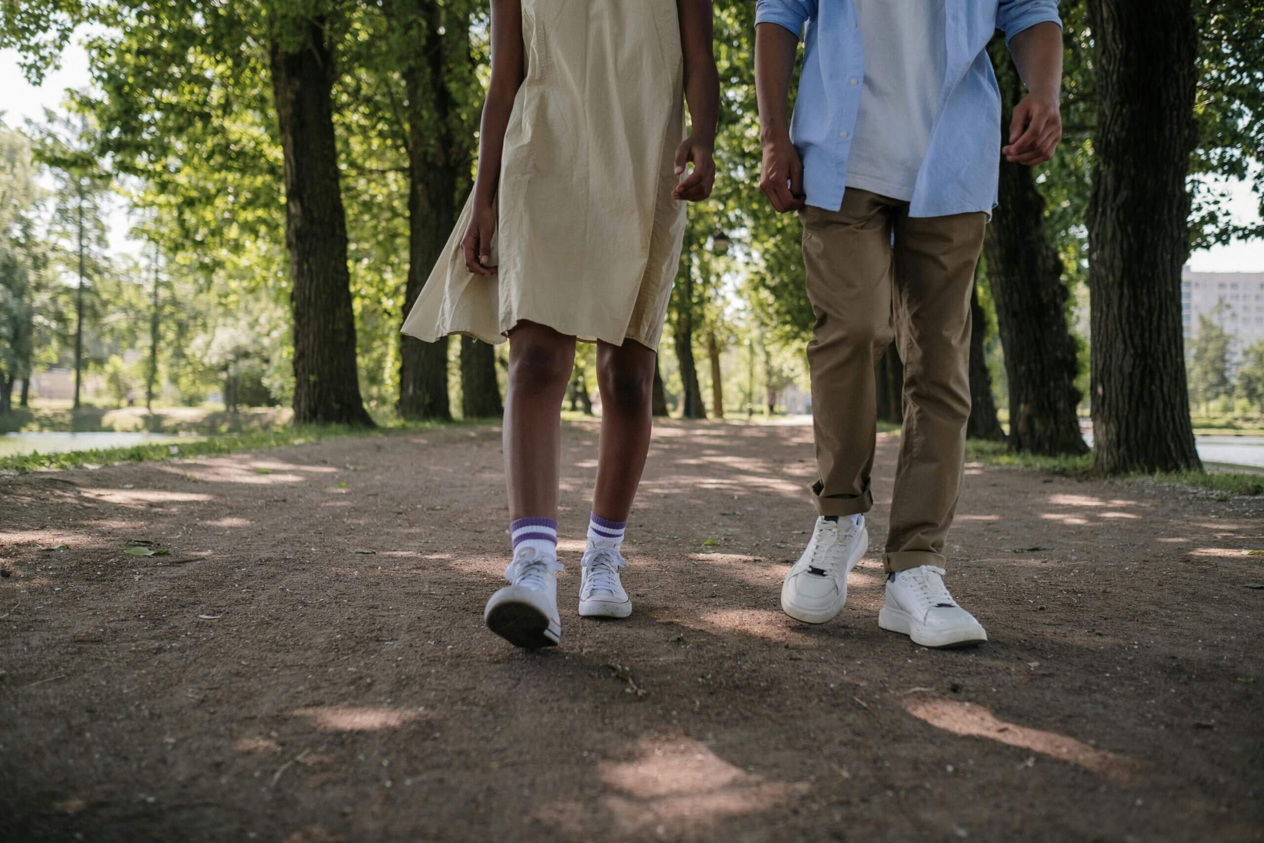 Introverts in Long-Distance Relationships (Pros & Cons) - The Happy ...